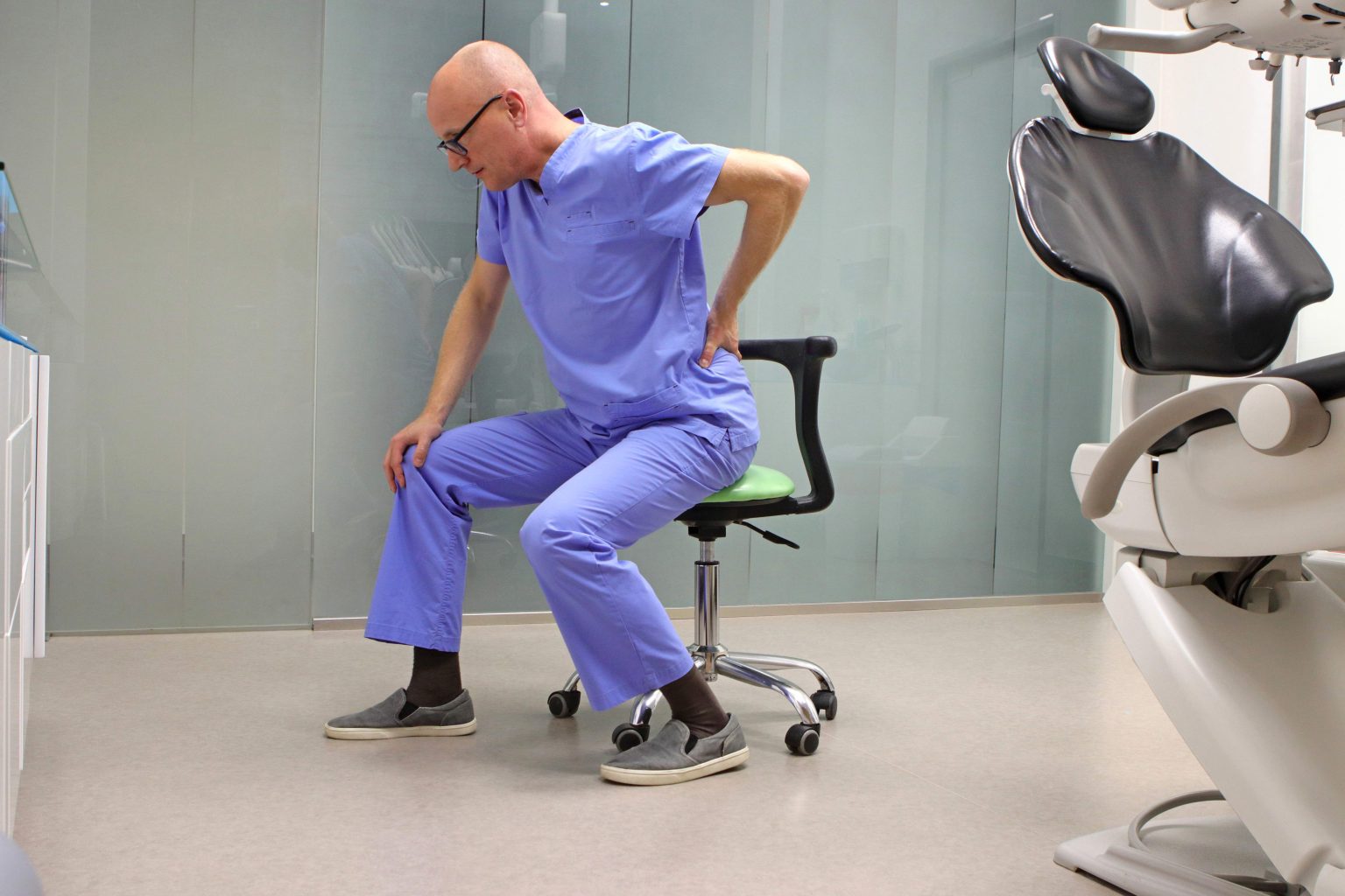 How To Choose An Ergonomic Dental Stool That Is Perfect For You!
